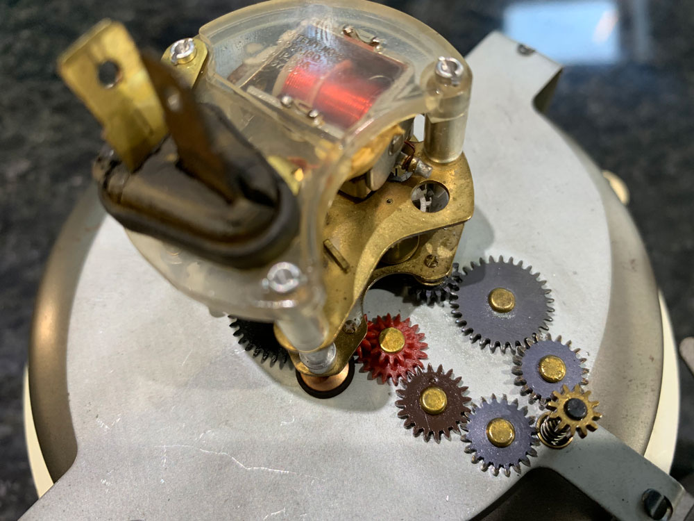 clock internals | Mustang Maniac